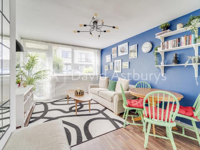Pembroke Road, Hornsey, London 1 bed apartment to rent £1,650 pcm £381 pw
