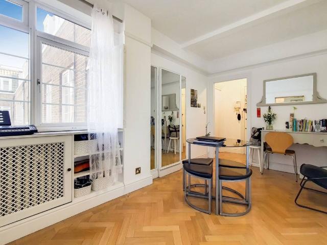 Pembroke Road, Kensington, London W8, Studio to rent, £1,864 pcm | PrimeLocation