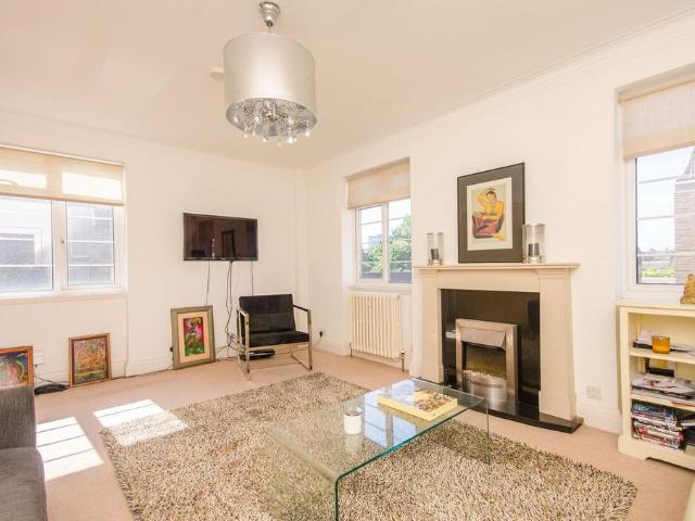 Pembroke Road, Kensington, London, W8 Studio to rent £2,384 pcm £550 pw