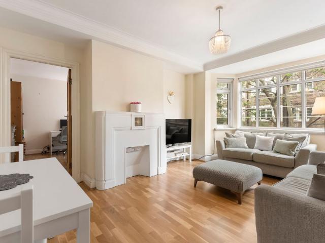 Pembroke Road, Kensington, London W8, 1 bed flat to rent, £2,500 pcm | PrimeLocation