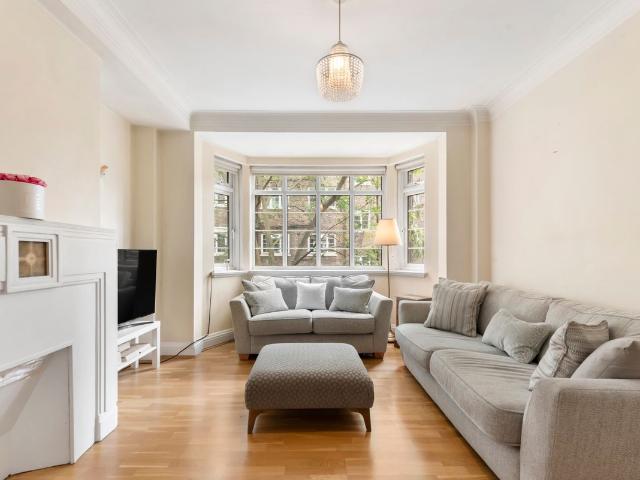 Pembroke Road, Kensington, London W8, 1 bed flat to rent, £2,600 pcm | PrimeLocation
