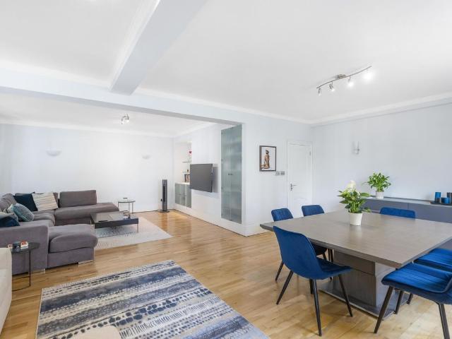 Pembroke Road, Kensington, London W8, 3 bed flat to rent, £5,500 pcm | PrimeLocation