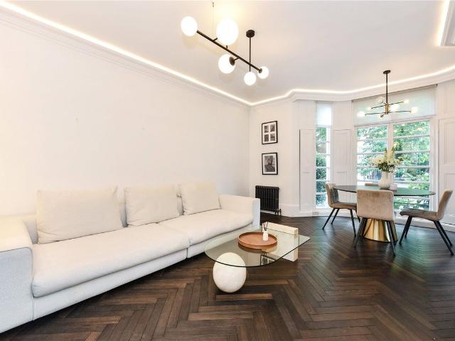 Pembroke Road, London W8, 2 bed flat to rent, £3,500 pcm | PrimeLocation