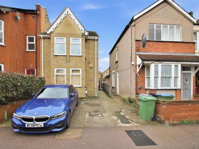 Pembroke Road, London E17, 2 bed flat to rent, £2,000 pcm | PrimeLocation