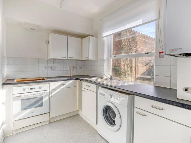 Pembroke Road London N8 1 bed apartment to rent £1,450 pcm £335 pw