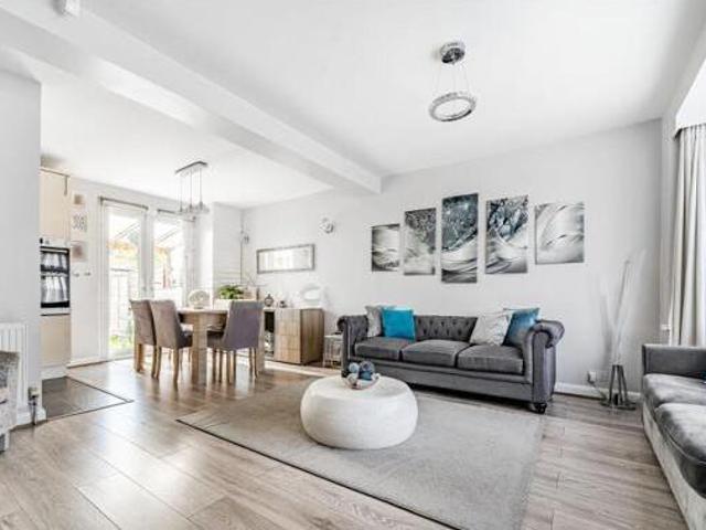Pembroke Road, Palmers Green, 3 Bedroom Terraced