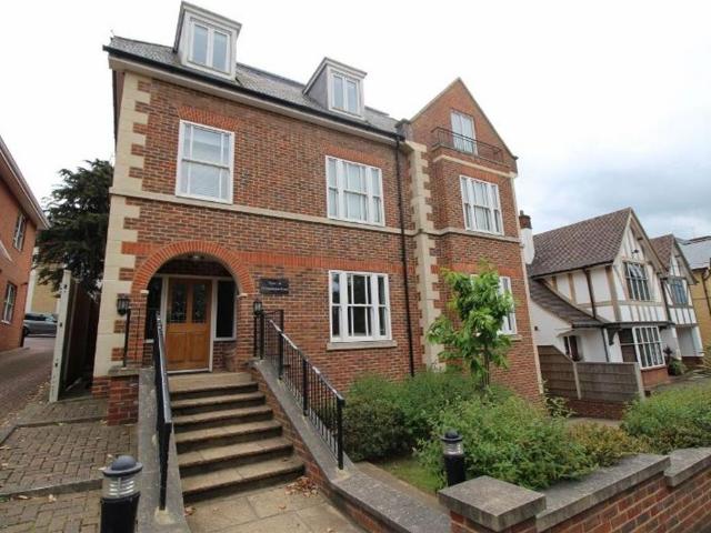 Pembroke Road, Sevenoaks TN13 1XR 2 bed apartment to rent £1,800 pcm £415 pw