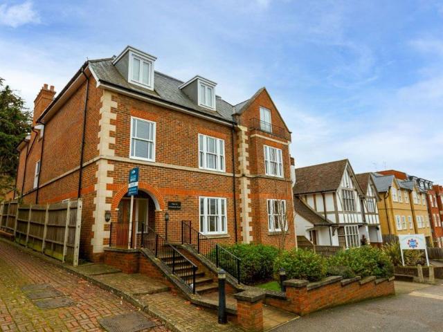 Pembroke Road, Sevenoaks TN13 1XR 2 bed apartment to rent £1,950 pcm £450 pw