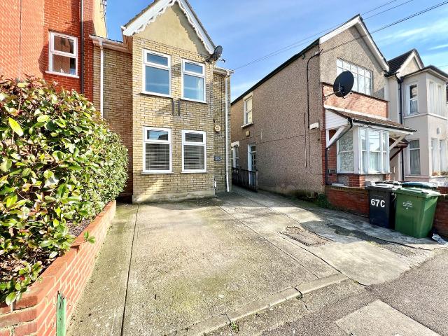Pembroke Road, Walthamstow E17, 2 bed flat to rent, £2,000 pcm | PrimeLocation