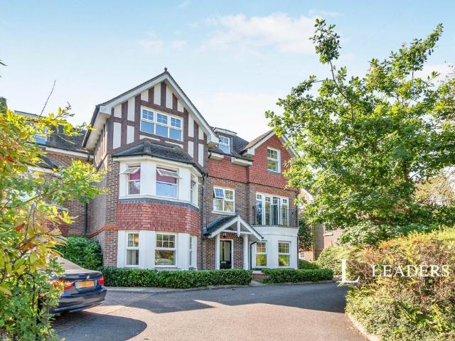 Pembroke Road, Woking, GU22 2 bed flat to rent £1,600 pcm £369 pw