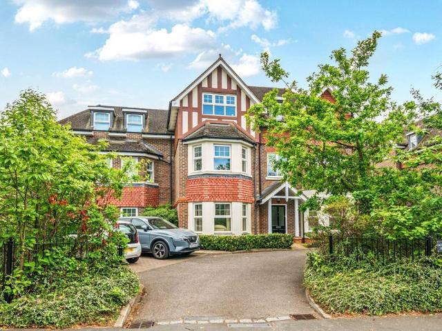 Pembroke Road, Woking, GU22 2 bed flat to rent £1,800 pcm £415 pw