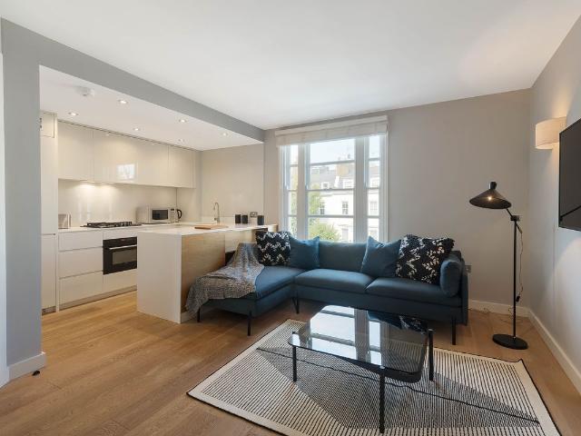 Pembridge Crescent, London W11, 2 bed flat to rent, £4,117 pcm | PrimeLocation