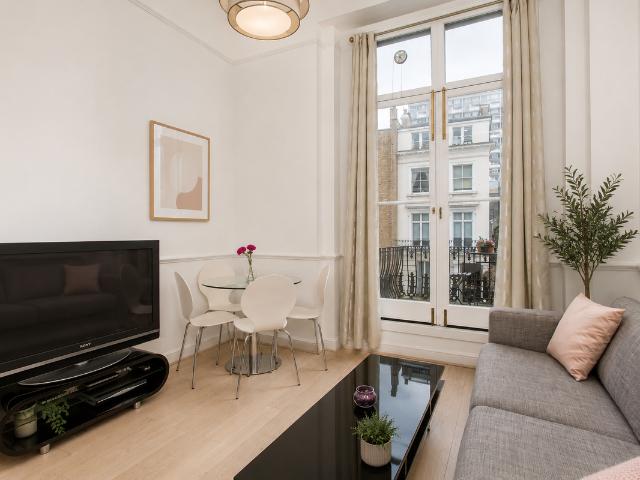 Pembridge Gardens, London W2, 1 bed flat to rent, £2,383 pcm | PrimeLocation