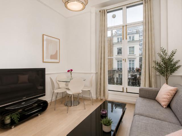 Pembridge Gardens, Notting Hill W2 1 bed flat to rent £2,383 pcm £550 pw
