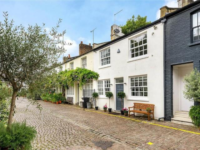 Pembridge Mews, London, W11 2 bed mews to rent £8,996 pcm £2,076 pw
