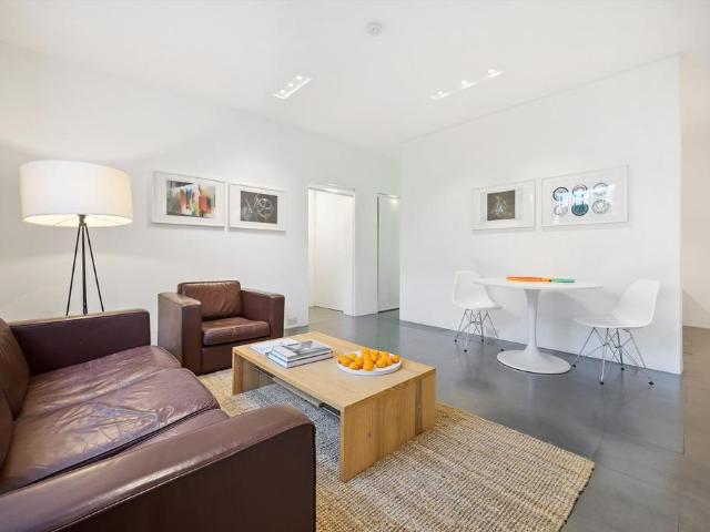 Pembridge Villas, Notting Hill. 1 bed flat to rent £2,708 pcm £625 pw