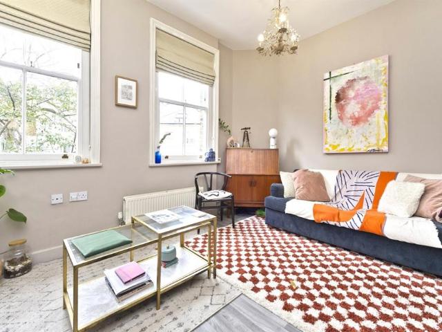 Pembridge Villas London W11 1 bed apartment to rent £2,816 pcm £650 pw