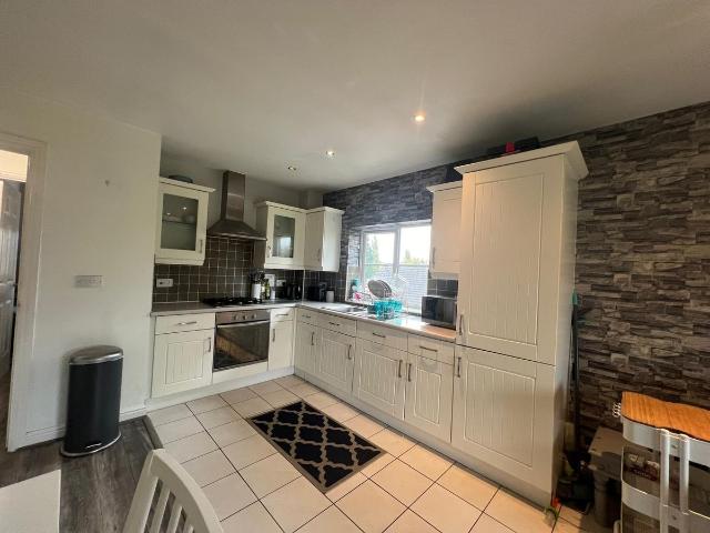 Pembury Avenue, Coventry CV6, 2 bed flat to rent, £975 pcm | PrimeLocation