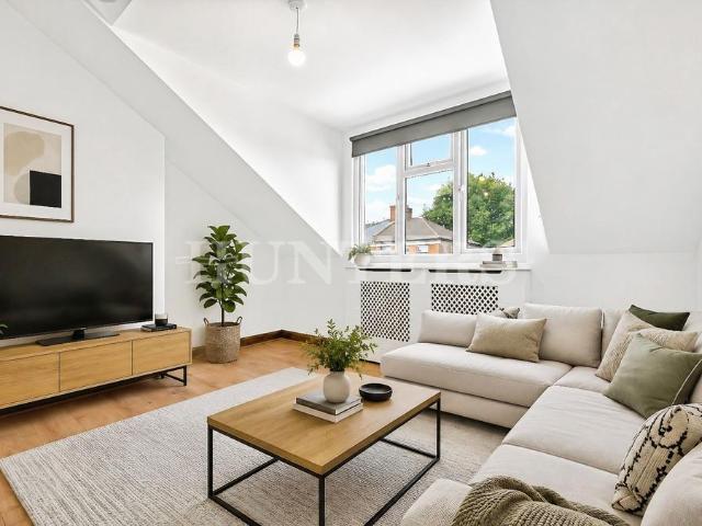 Pembury Road, London, N17 8LY 3 bed duplex to rent £1,800 pcm £415 pw