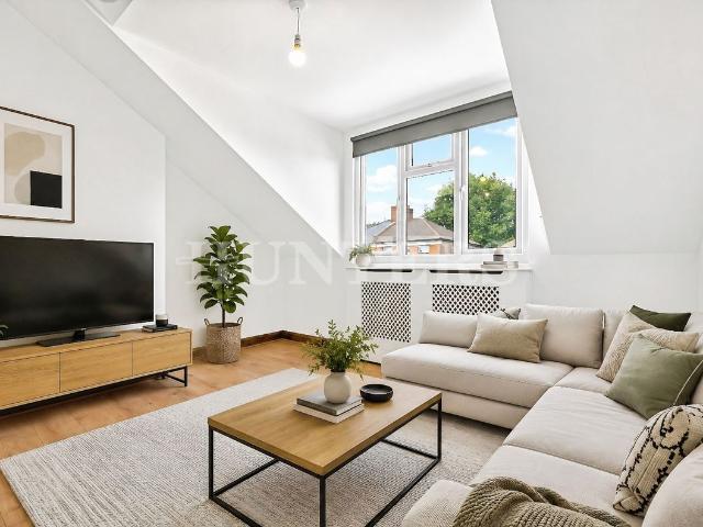 Pembury Road, London N17, 3 bed flat to rent, £1,800 pcm | PrimeLocation