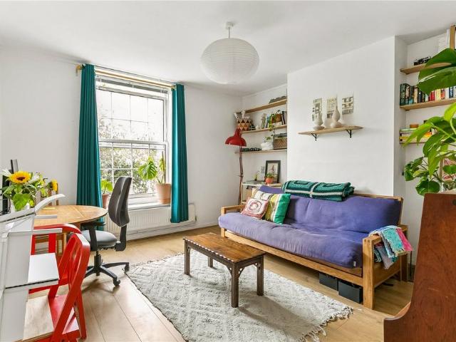 Pembury Road, London, E5 2 bed apartment to rent £2,500 pcm £577 pw