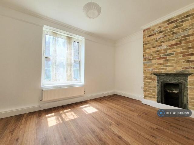 Pembury Road, London, E5 2 bed flat to rent £2,330 pcm £538 pw