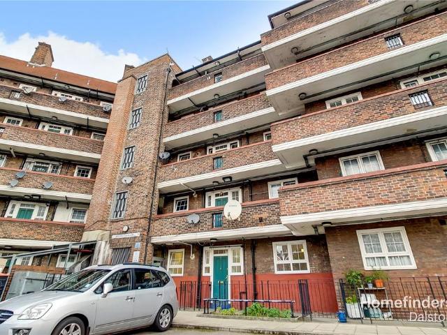 Pembury Road, London, E5 3 bed apartment to rent £3,000 pcm £692 pw