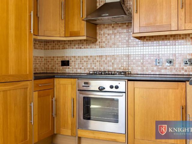 Pembury Road, Tottenham, London, N17 3 bed flat to rent £1,800 pcm £415 pw