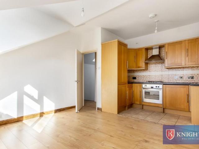 Pembury Road, Tottenham, London, N17 3 bed flat to rent £1,800 pcm £415 pw
