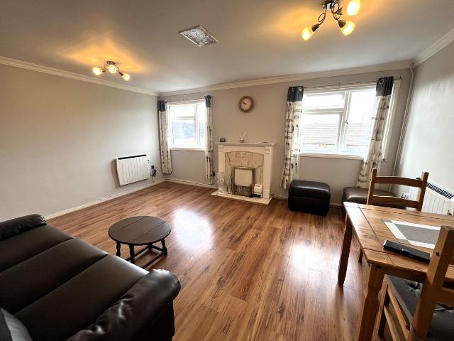 Pentelow Gardens, Feltham TW14, 1 bed flat to rent, £1,300 pcm | PrimeLocation