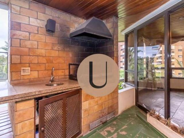 Penthouse com varanda gourmet e piscina privativa! 4 suítes, 4 vagas! Panamby!