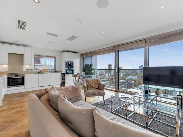 PENTHOUSE, Commercial Road, London, E1 2 bed flat to rent £4,300 pcm £992 pw