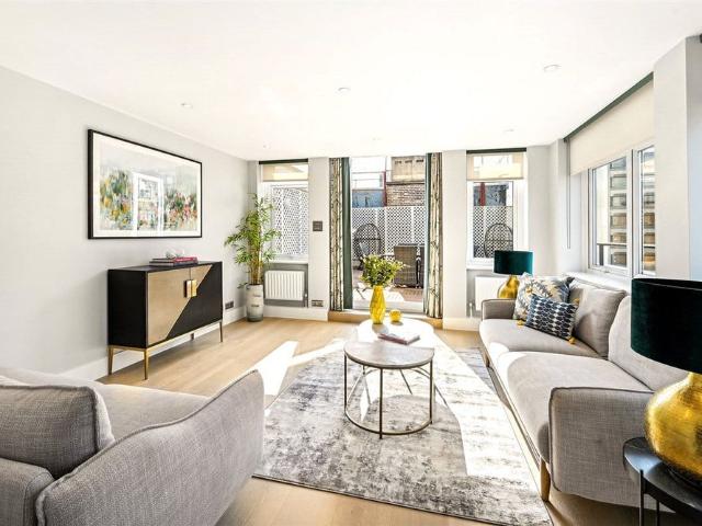 Penthouse apartment of approximately 781 square feet and boasting a large private roof terrace. The apartment is situated in a prestigious block with lift and 24 hour concierge. Council Tax Band F | EPC Rating E