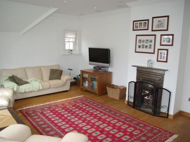 Penthouse Apartment, 14 Bracknell. 4 bed apartment to rent £9,900 pcm £2,285 pw