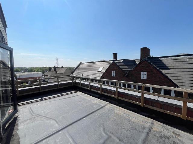 Penthouse Black Lake, West Bromwich B70, 1 bed flat to rent, £1,050 pcm | PrimeLocation