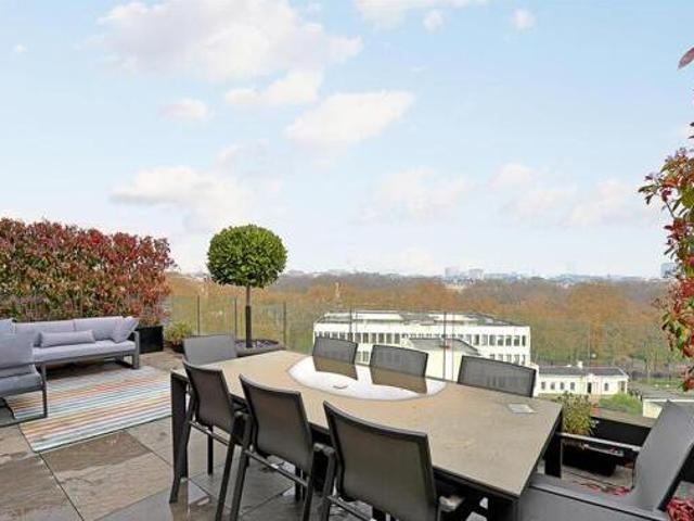 Penthouse, Buckingham Gate, 3 Bedroom Flat