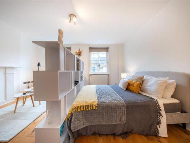 Penthouse for rent in Cleveland Street, London, W1T