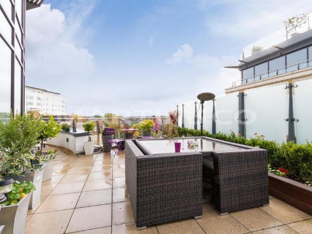 PENTHOUSE Kew Bridge Riverside. 3 bed penthouse to rent £5,500 pcm £1,269 pw