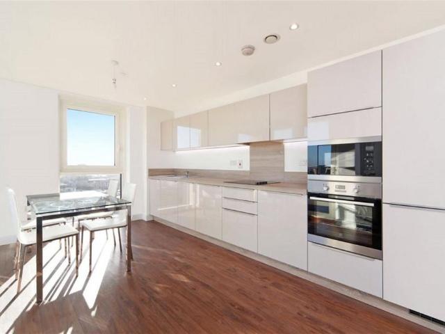 Penthouse Oslo Tower, Greenland. 2 bed apartment to rent £2,899 pcm £669 pw