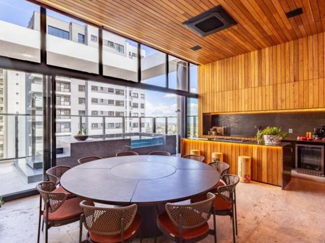 Penthouse mobiliada no Setor Marista com 405 m² e piscina privativa