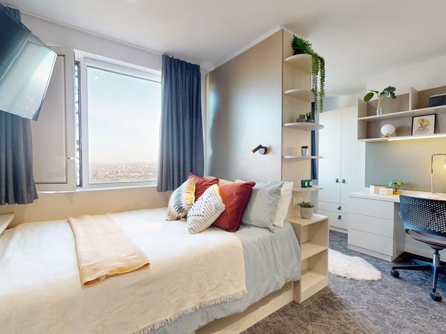Penthouse Studio Plus, at iQ Vega