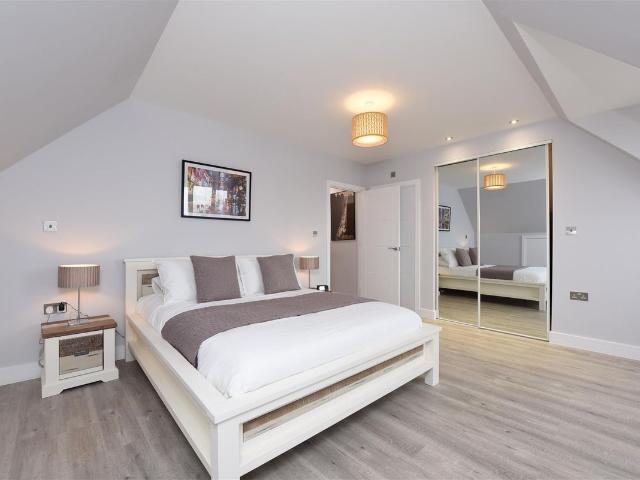 Penthouse, Queens Road, Farnborough GU14, 2 bed flat to rent, £1,650 pcm | PrimeLocation