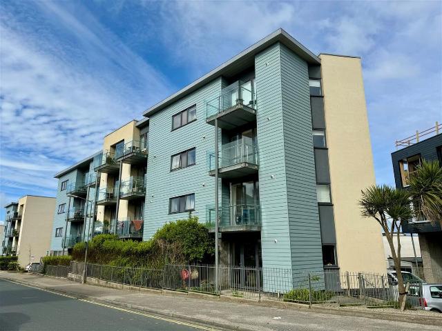 Pentire Crescent, Pentire, Newquay TR7, 2 bed flat to rent, £1,350 pcm | PrimeLocation