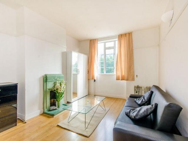 Pentonville Road, Angel, London, N1 1 bed flat to rent £2,000 pcm £462 pw