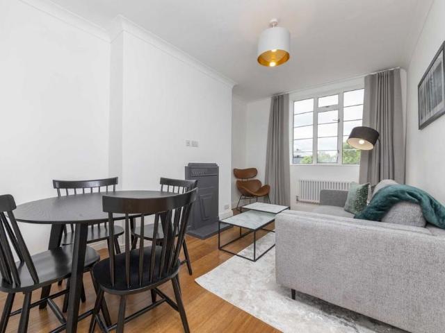 Pentonville Road, London N1 2 bed flat to rent £3,000 pcm £692 pw