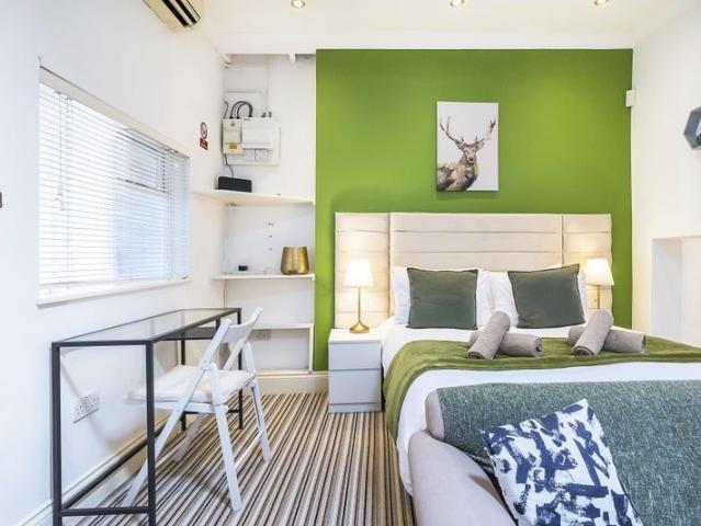 Pentonville Road, London N1, Studio to rent, £2,000 pcm | PrimeLocation