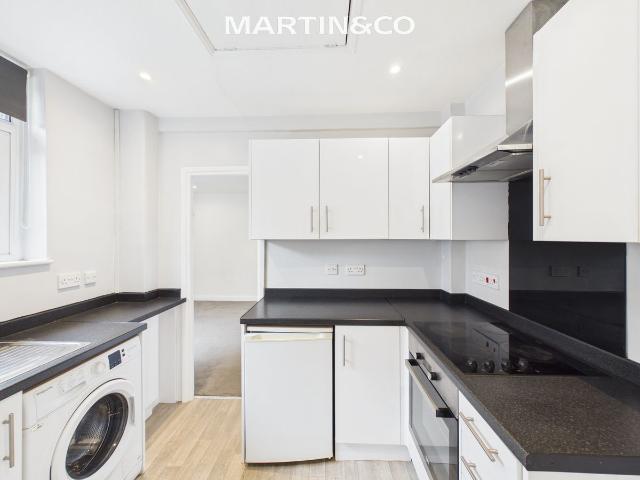 Penton Avenue, Staines TW18, 2 bed flat to rent, £1,500 pcm | PrimeLocation