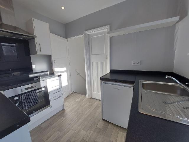 Penton Avenue, Staines TW18, 2 bed flat to rent, £1,550 pcm | PrimeLocation