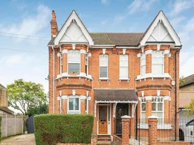 Penton Avenue, Staines upon thames, 2 Bedroom Maisonette