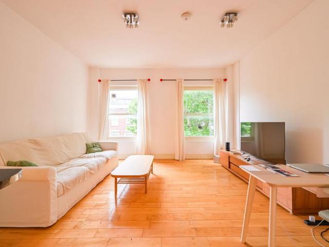 Penton Street, Islington, London, N1 1 bed flat to rent £2,600 pcm £600 pw